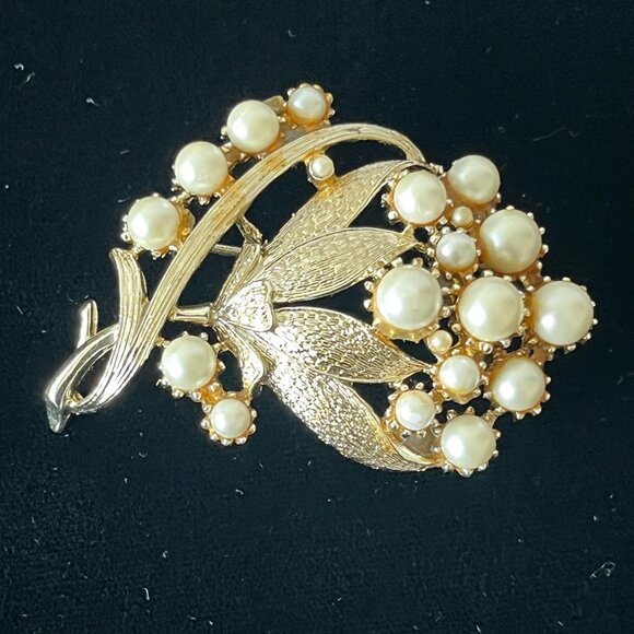 Coro | Jewelry | Vintage Coro Pearl Flower Brooch Textured Gold Tone ...